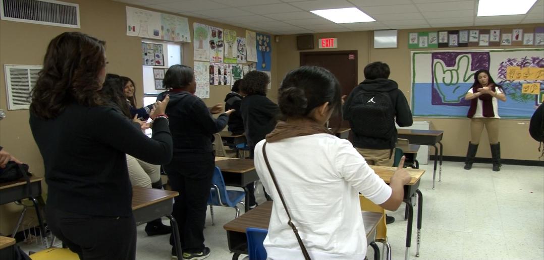 VIDEO: High school students learn American Sign Language | The Hub