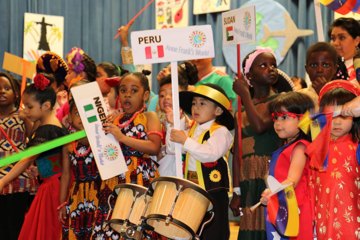 La escuela Anne Frank Elementary celebra una Noche de Diversidad ...
