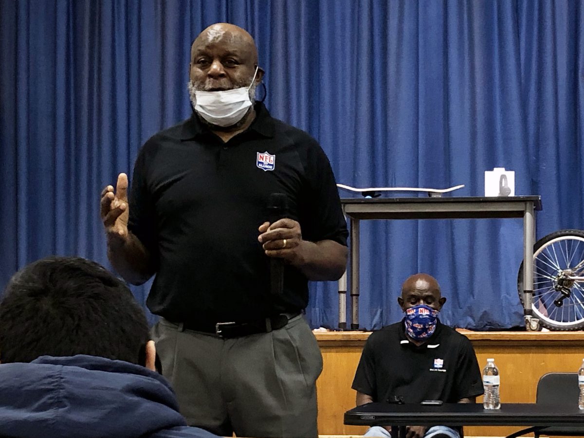 Former NFL players recognize YMLA students for academic dedication ...