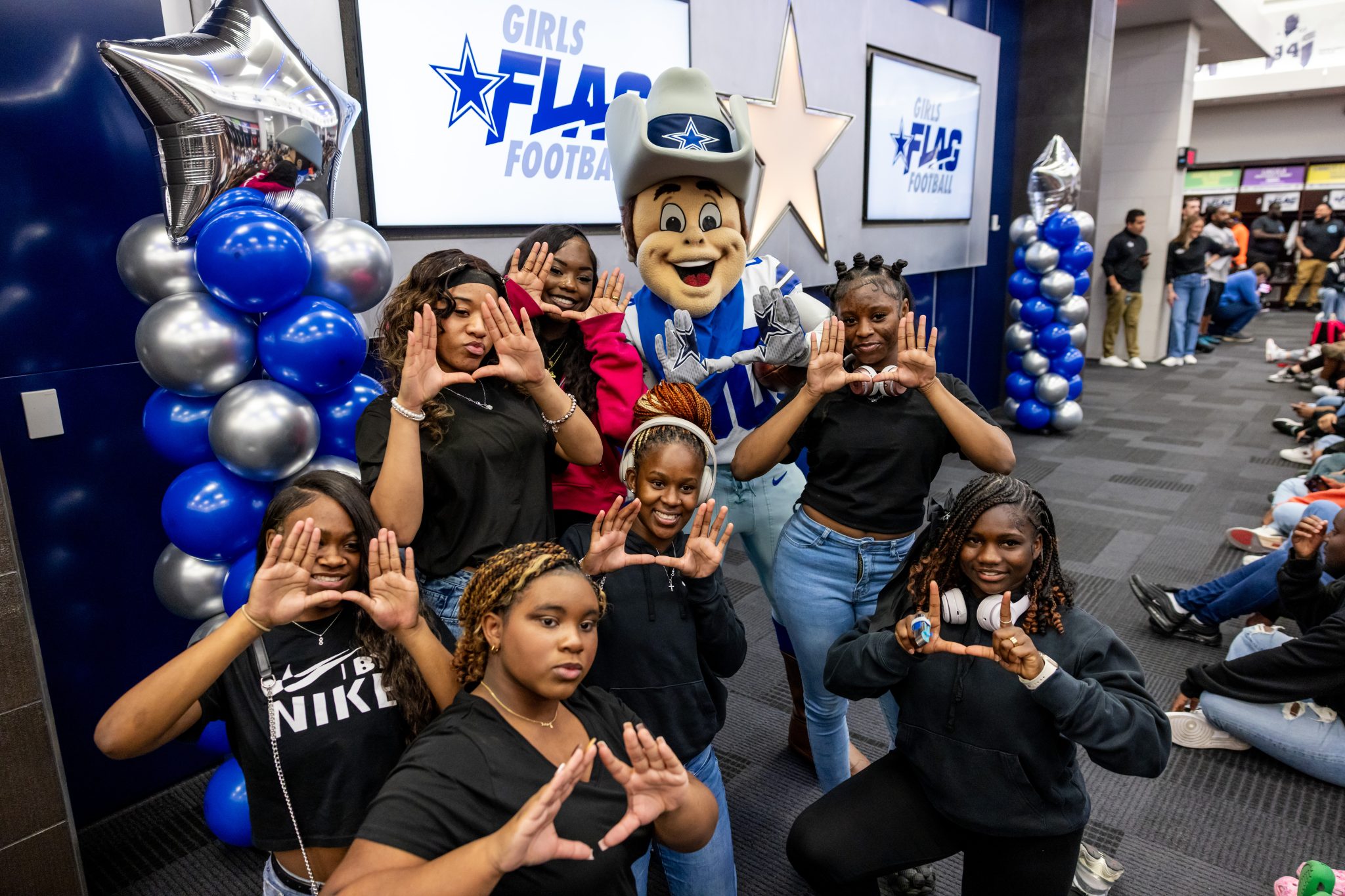 Dallas ISD unveils new girls flag football league | The Hub