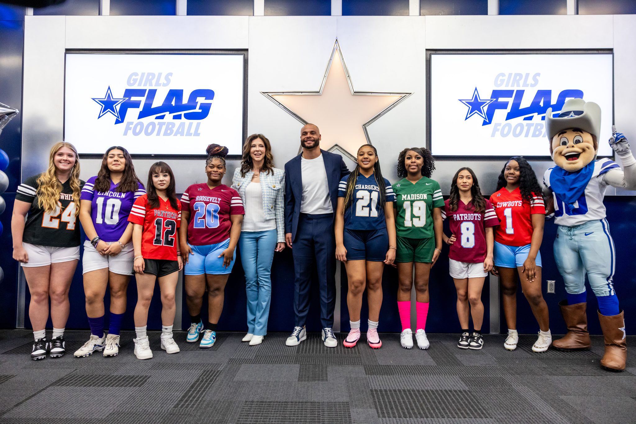 Dallas ISD unveils new girls flag football league | The Hub
